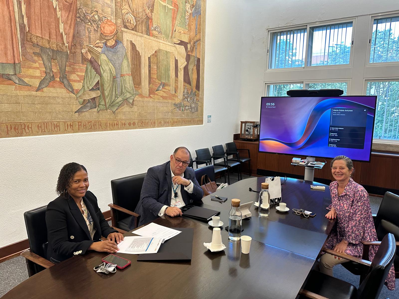 INCM doa mais de 1700 livros à Biblioteca Nacional de Cabo Verde - INCM